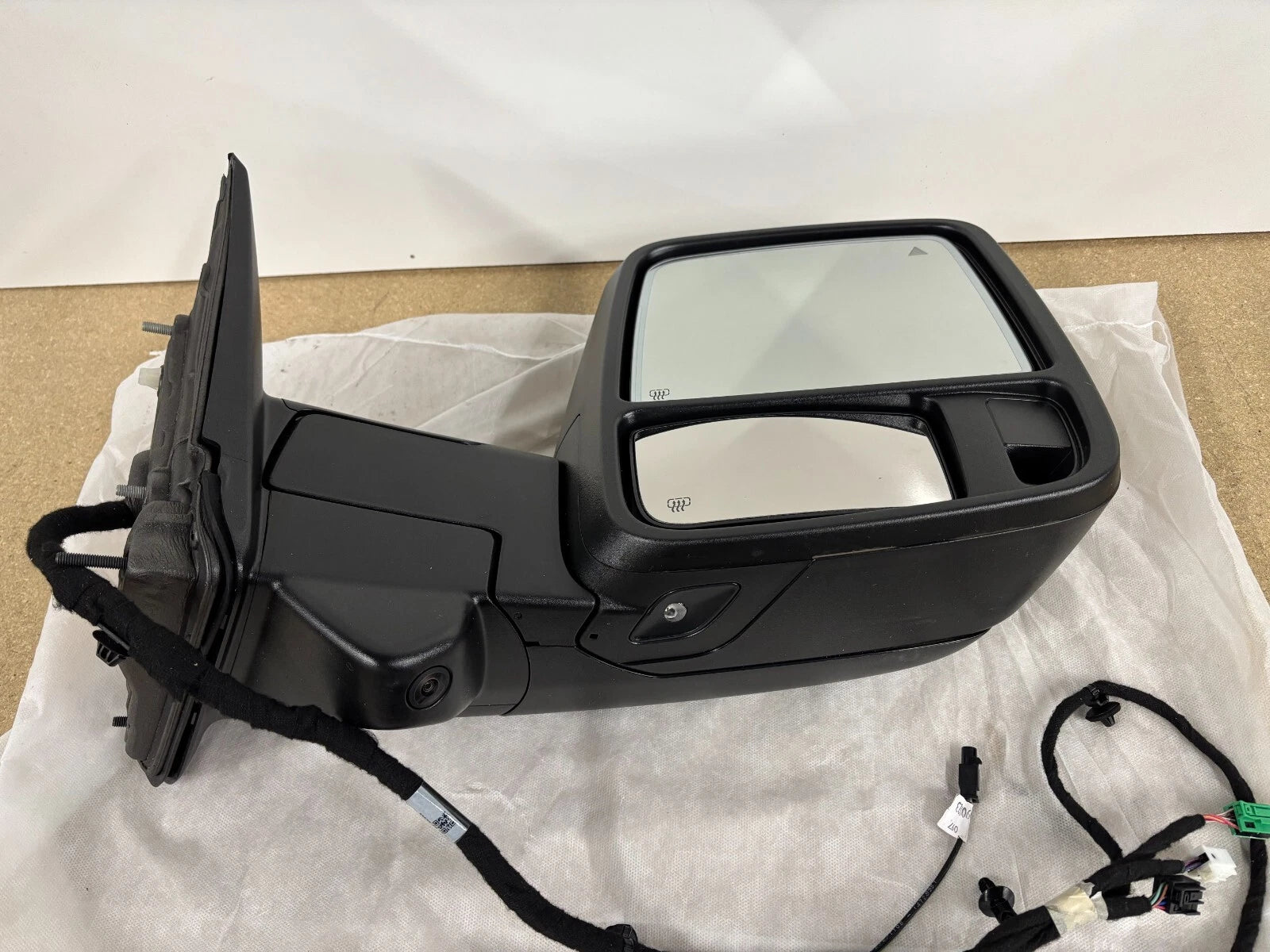 2023-2024 Ram 2500 Right Side Signal Towing Door Mirror OEM Power Fold ...